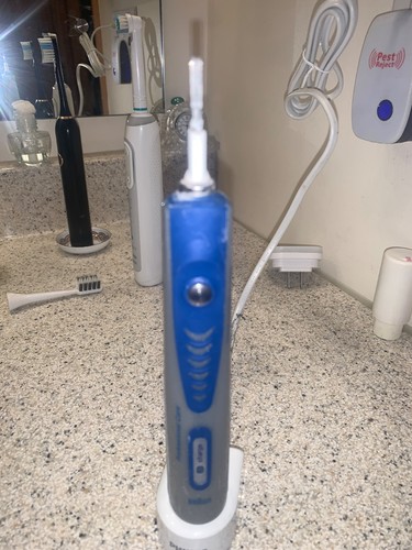 Oral-B Toothbrush Handle: 3728 Excellent fully charged | eBay