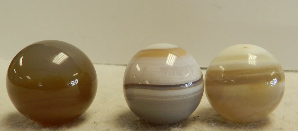 #14059m 3 Larger .92 to .96 In Likely Modern Machine Made Stone Shooter ...