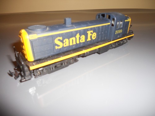 HO Vintage AHM Lighted Santa Fe #2099 Diesel Locomotive-8 Wheel Drive ...