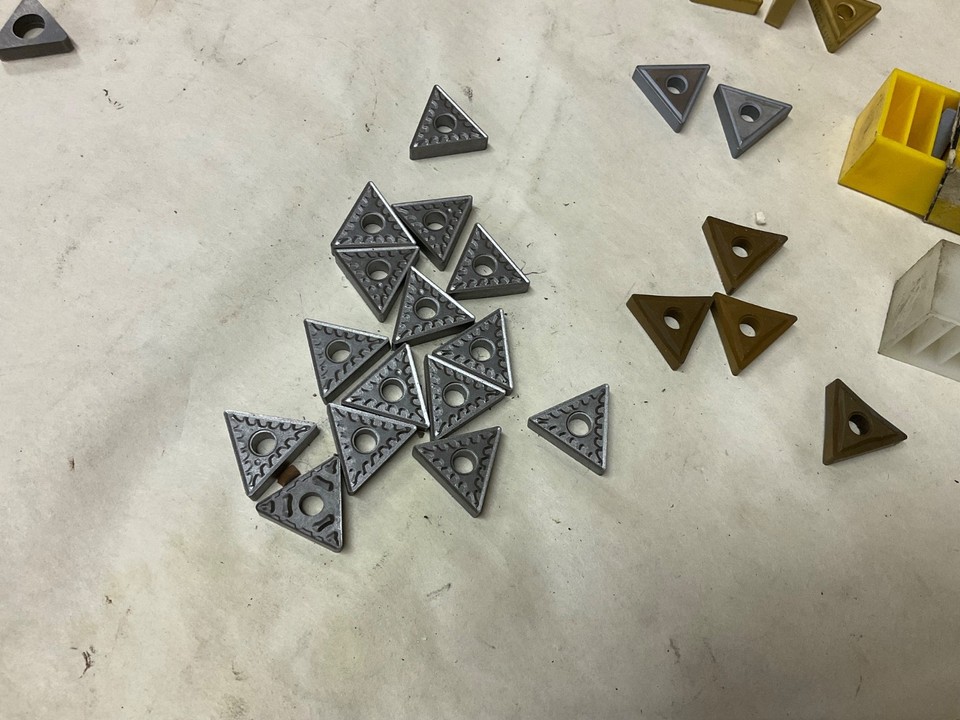 LOT of used Carboloy Lathe Tooling w/ over 40 TNMG 431, 432, 433 ...