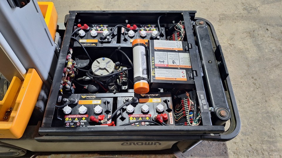 CROWN WAV 50-118 Work Assist Vehicle Crown Wave 252 Hours Man Lift New ...