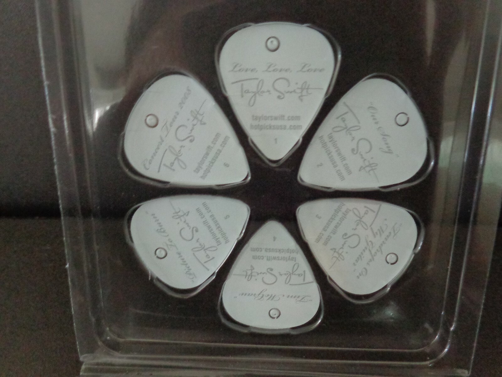 TAYLOR SWIFT 6 Collectible Guitar Picks NEW Taylor Swift GUITAR PICK ...