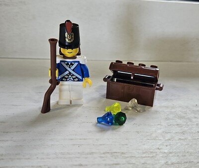 LEGO Bluecoat Imperial Soldier Minifigure w/Treasure Chest +Jewels ...