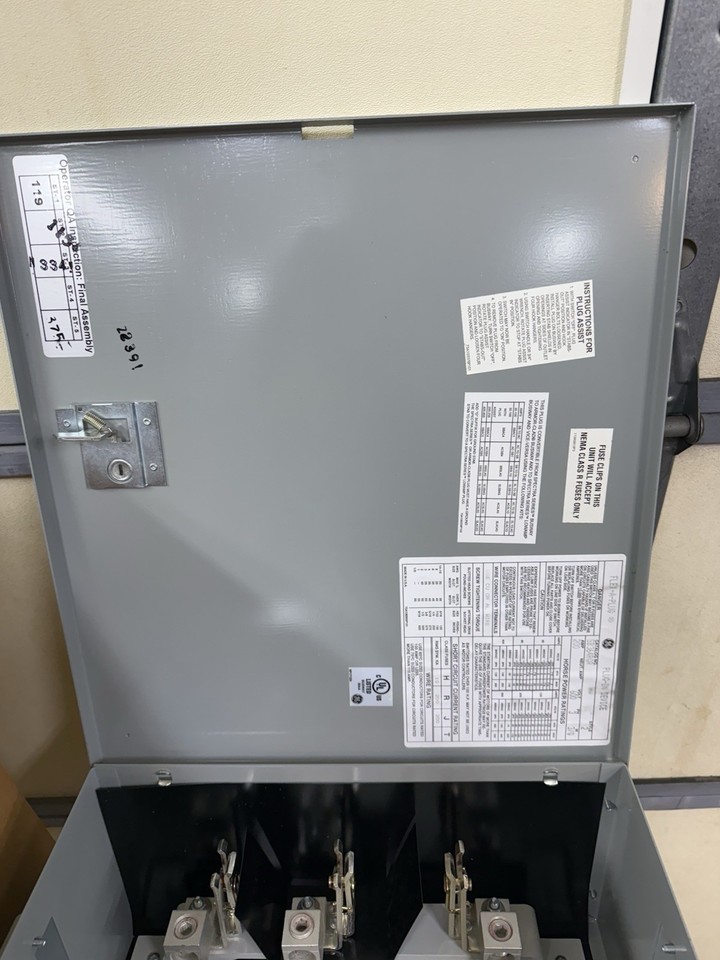 NEW GE SB364RGR 200 Amp Fusible 480V 3PH 3 Wire Spectra Series SB Bus ...