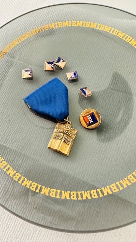 5 square & 1 round IMB lapel pins 10k gold weighing 15.5g & IBM logo ...