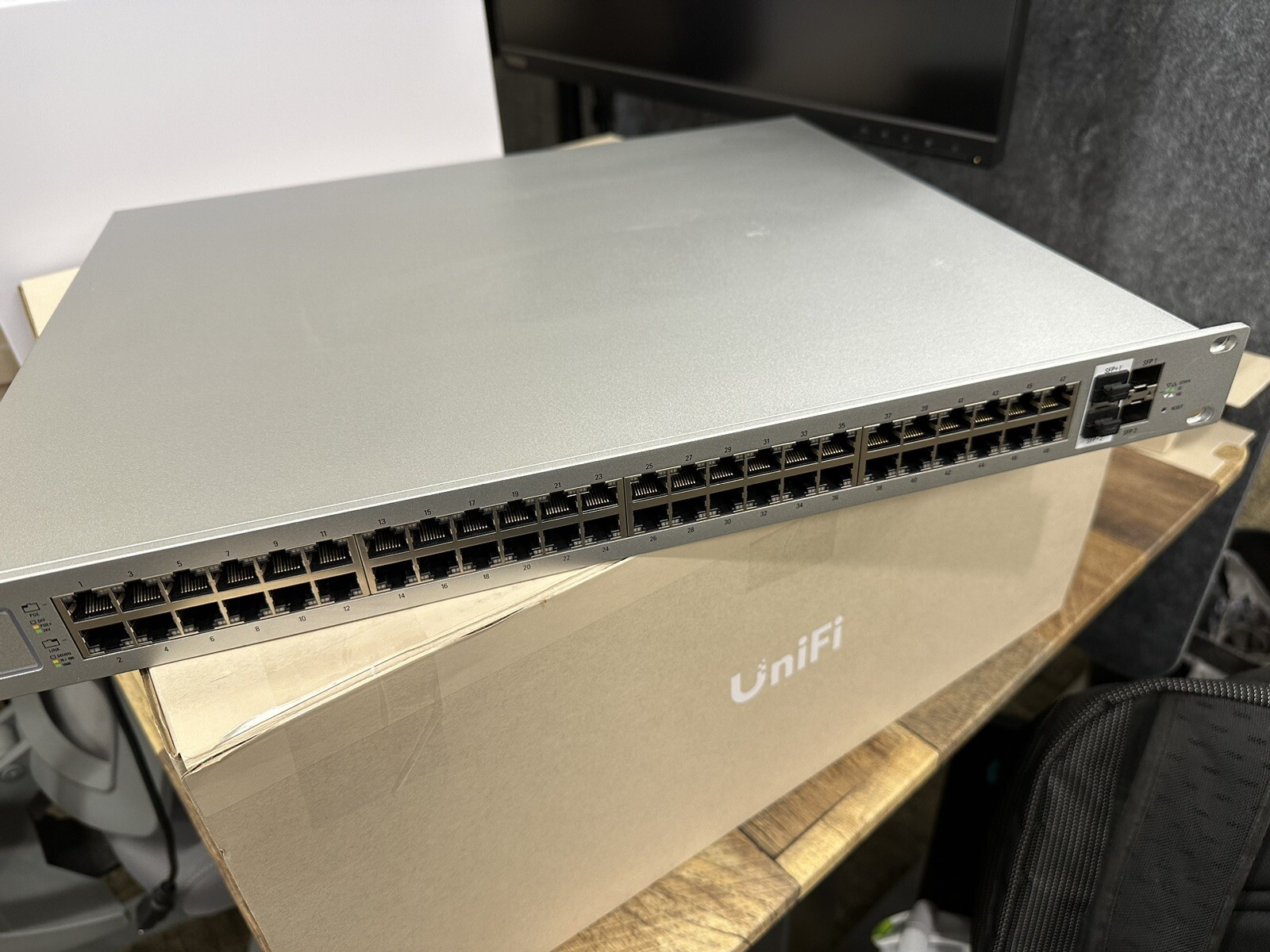 US-48-500W Ubiquiti UniFi 48-Port Managed PoE+ Gigabit 500W Switch w ...