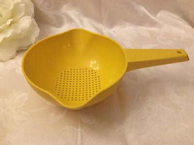 Vintage TUPPERWARE #1523 Large 1 Qt. Yellow Colander Strainer | eBay