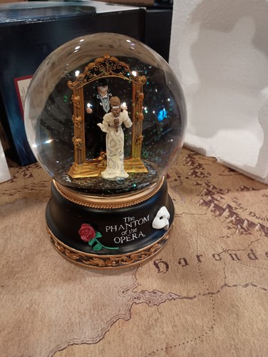 Phantom of the Opera Water Globe – Phantom & Christine Mirror Scene | eBay