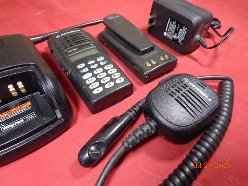 MOTOROLA HT1250 UHF 450-512 128ch radio AAH25SDH9AA6AN - COMPLETE - # ...