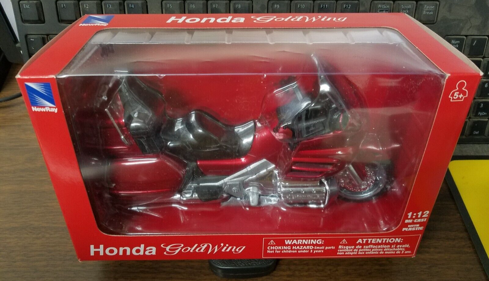 New Ray Toys 1:12 Scale Motorcycle - Honda 2010 Goldwing Red - 57253A ...