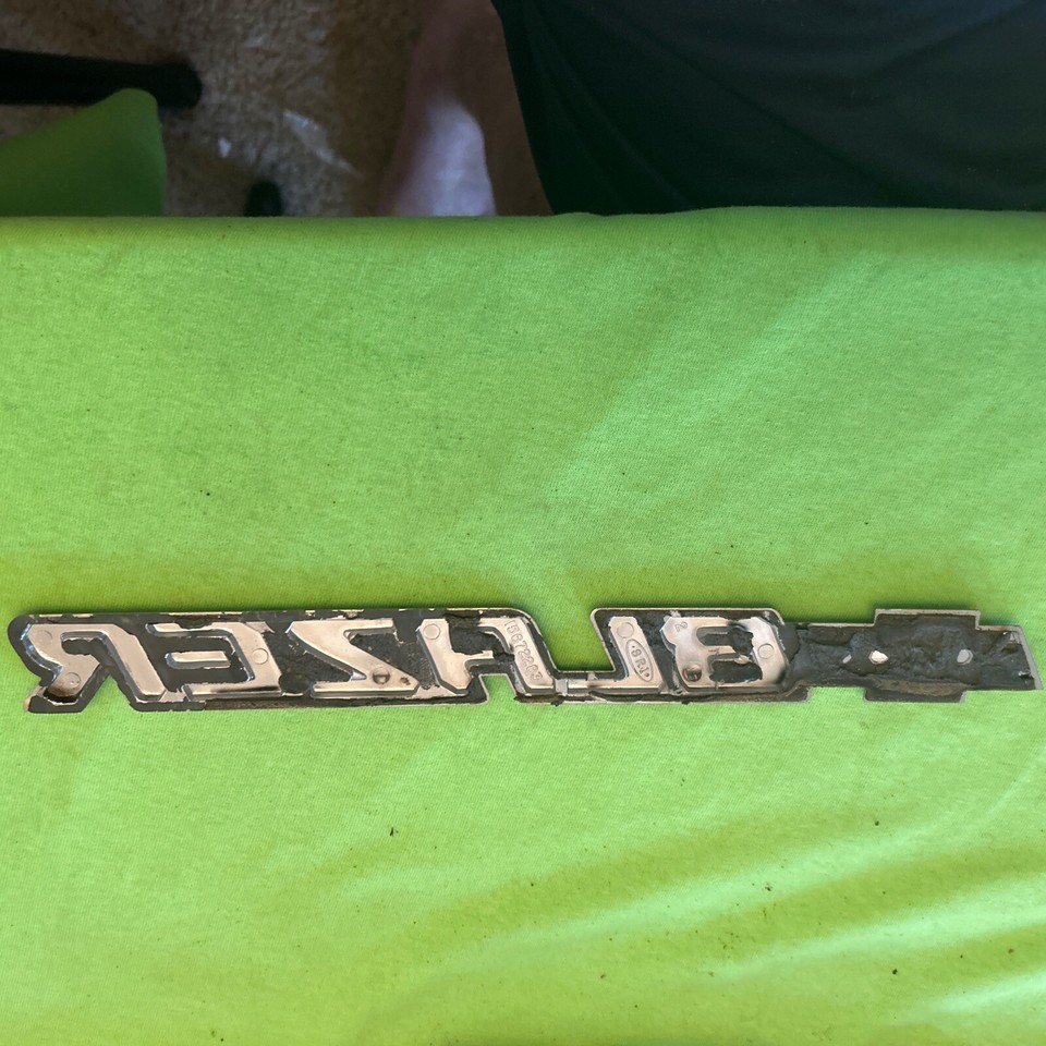 OEM 2007-2013 GM GMC Front Grille Bow Tie Emblem Gold w/ Black Trim ...