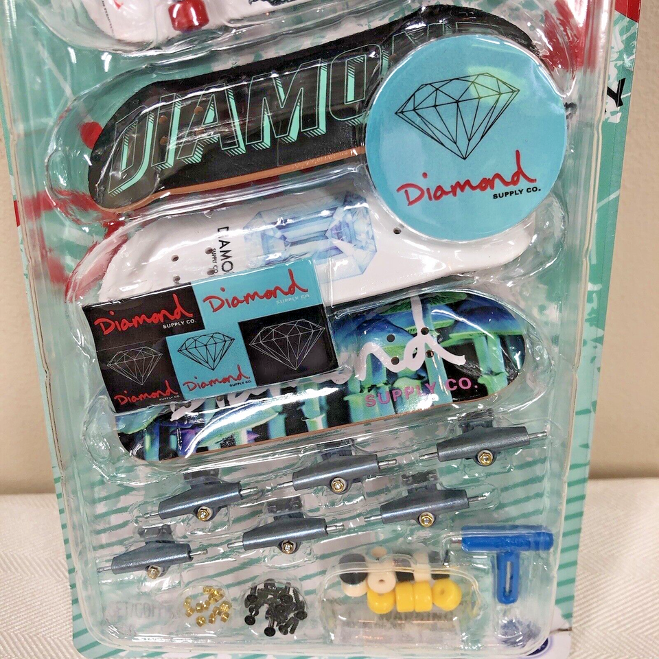 TECH DECK Diamond Supply Co. 4-Pack FINGERBOARDS & Accessories gift fun ...