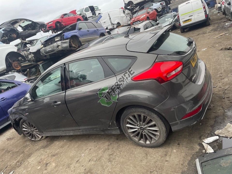 2014-2018 FORD FOCUS ST-LINE MK3 FRONT BUMPER BARE (SCUFFED) | eBay UK