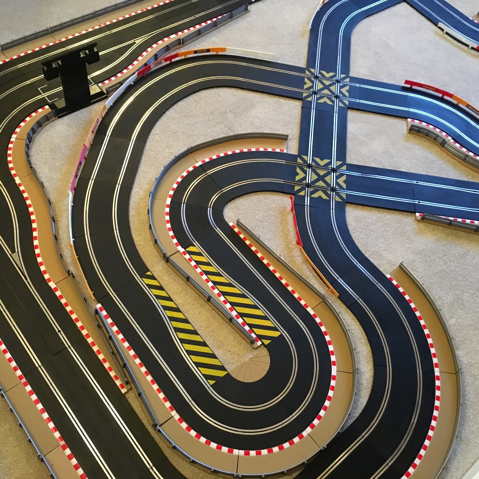 Scalextric Digital Large Layout with Pit Lane & Pit Lane Game & 4 ...