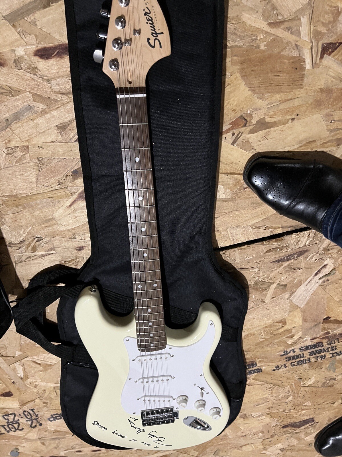 BUDDY GUY AUTOGRAPHED SIGNED FENDER GUITAR! PHOTOS! Stratocaster Squire ...