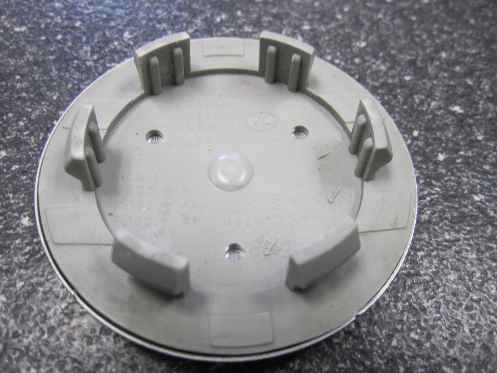 Land Rover Black & Polished OEM Center Cap With Green Logo J9C3-1A096 ...