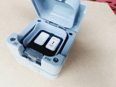 MK Masterseal 20A 2Way Dual Switch Secret Key & 20A SP 2Way - IP56 ...