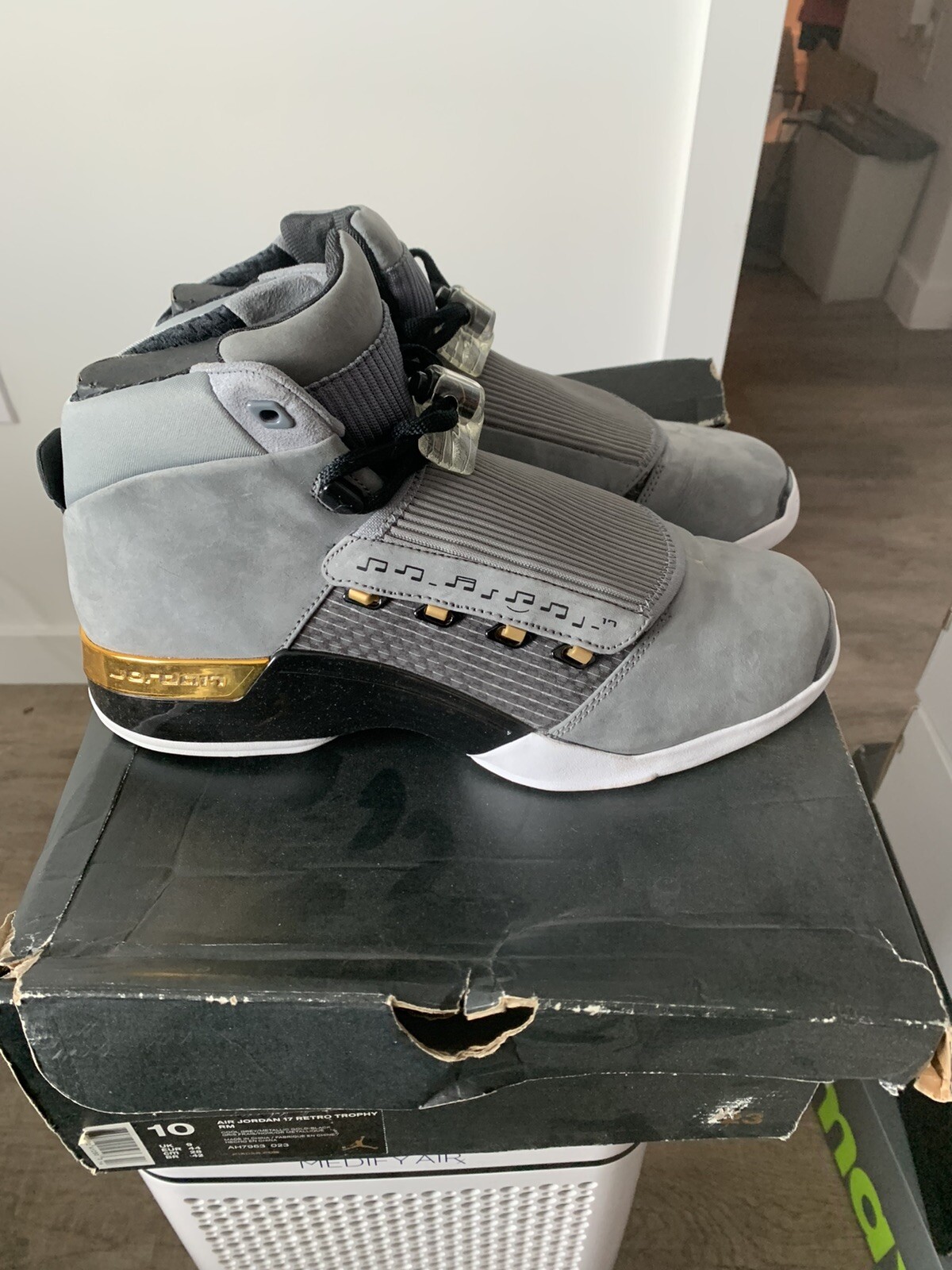 Jordan Retro 17 Trophy Room XVII (No Shirt) DS Size Sz 10 NEW RARE Free ...