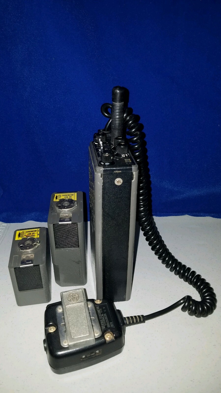 GE MPR/UHF Portable 2-Way RADIO/T&F-Knobs,RPT-DIR,EMG/BATTS,CHGR,MIC ...