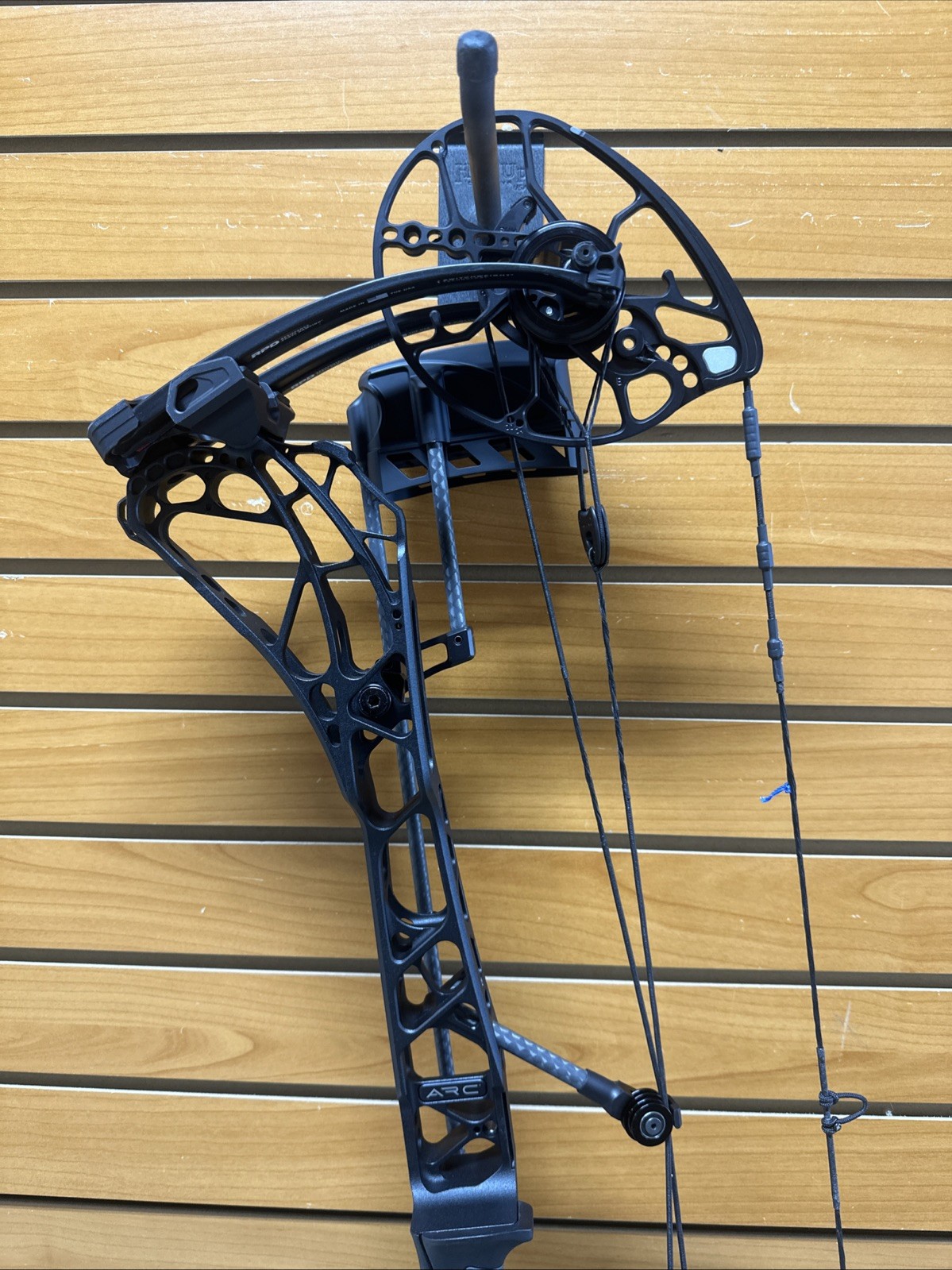 Mathews ARC 30 Compound Bow - RH - Black - Pick Your Mod - Low Pro | eBay