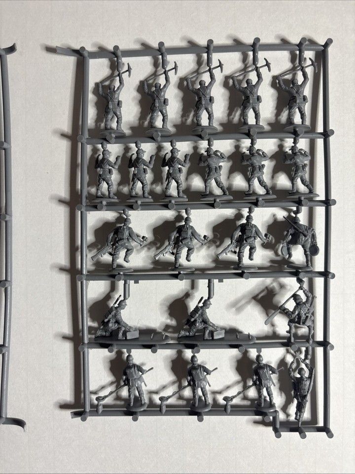 Revell # 02508 WWII German Engineers 1/72 Scale Soldier Figures | eBay