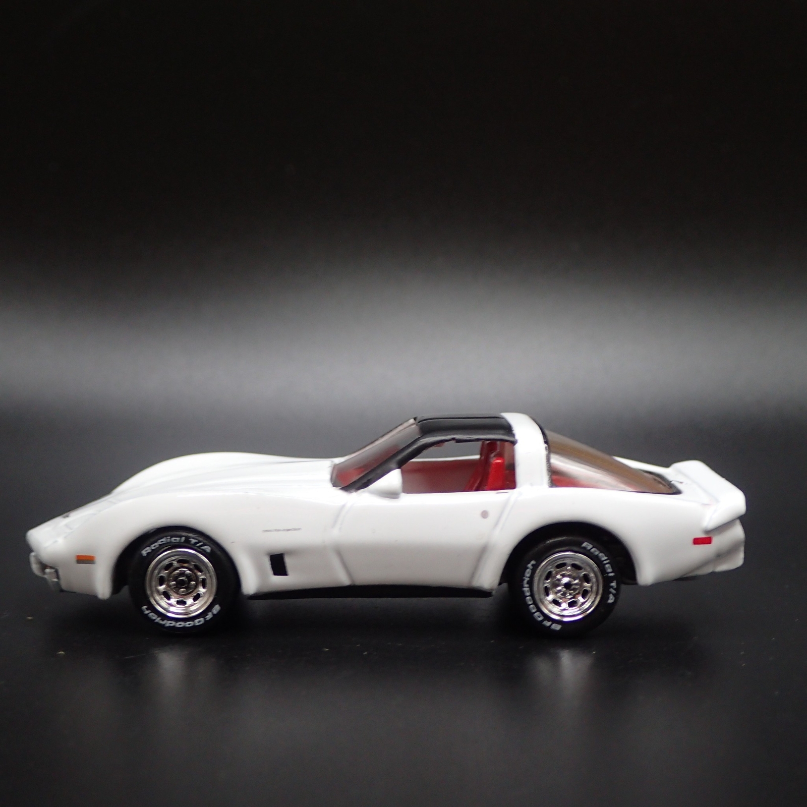 1982 82 CHEVY CHEVROLET CORVETTE 1:64 SCALE COLLECTIBLE DIECAST MODEL ...