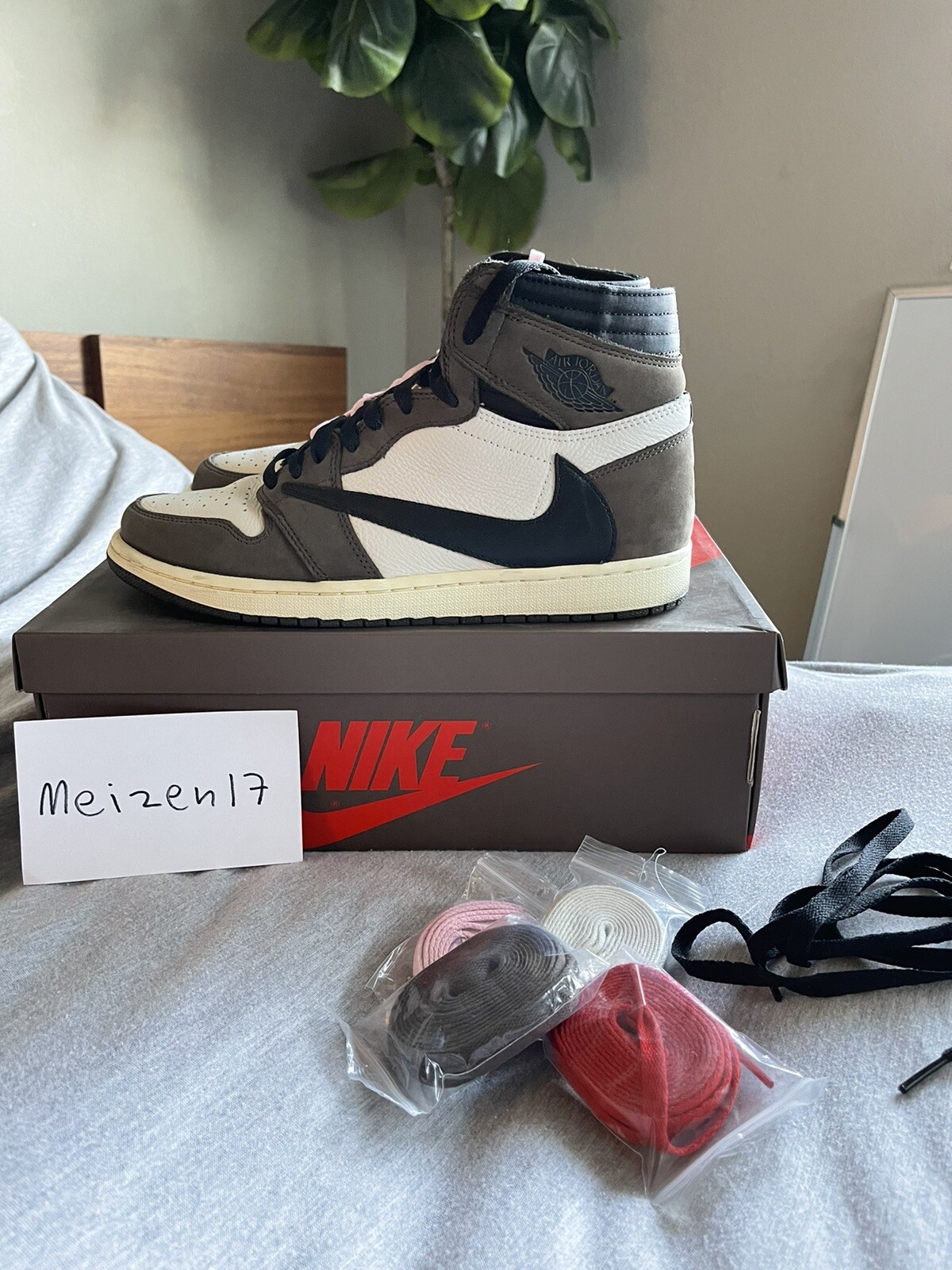 Jordan 1 Retro High OG x Travis Scott Mocha Size 10.5 - Gem