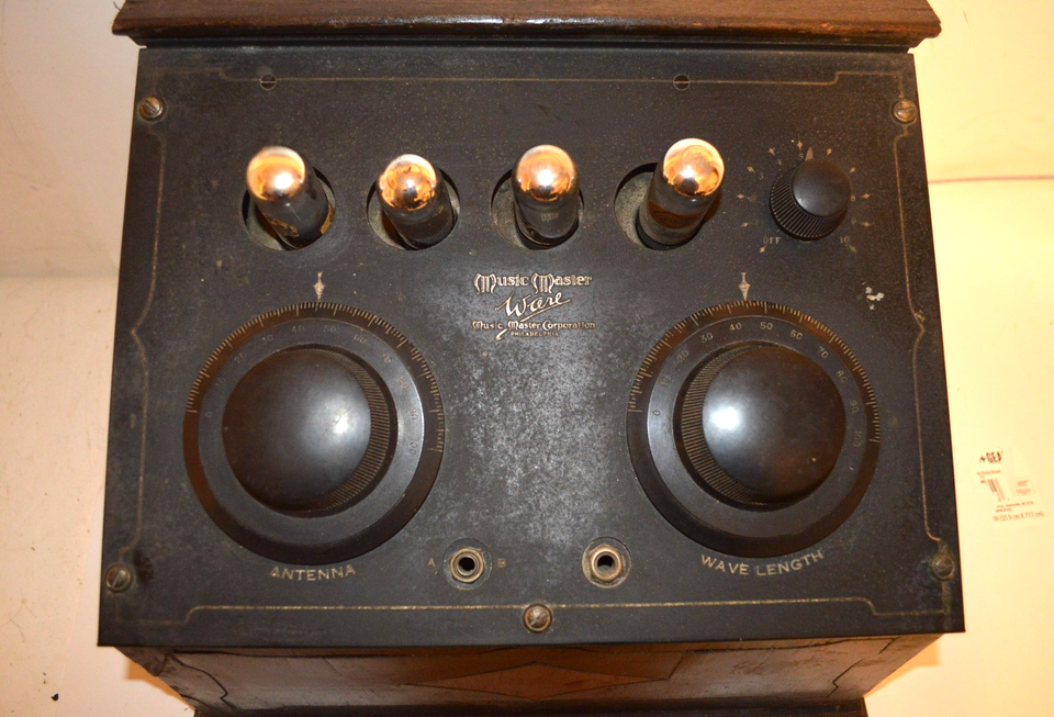 BEAUTIFUL AND RARE 1924 MUSIC MASTER RADIO RECEIVER WITH FOUR EXPOSED ...