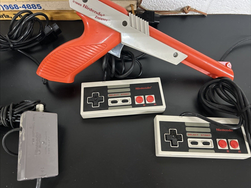 Nintendo NES OEM Lot 2 Controllers 1 Gun Zapper 4 Duck Hunt Gun RF ...