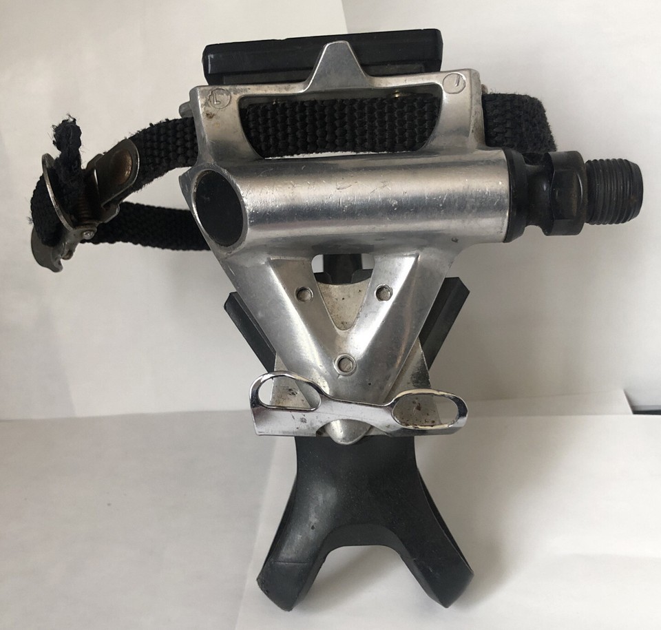 Shimano 105 Road Racing Bike Pedals w Toe Clips, Straps & Reflectors ...