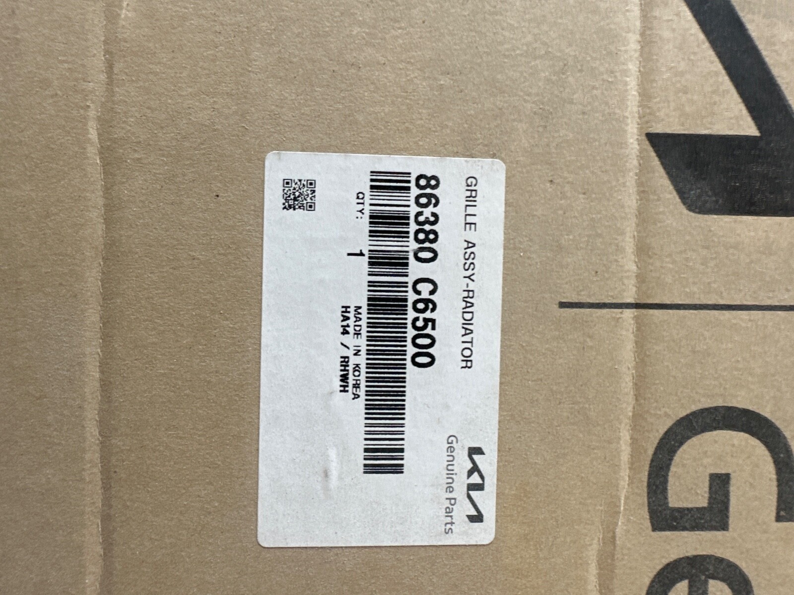 OEM Kia Sorento Grille 86380-C6500 new. Too late to return. Damaged box ...