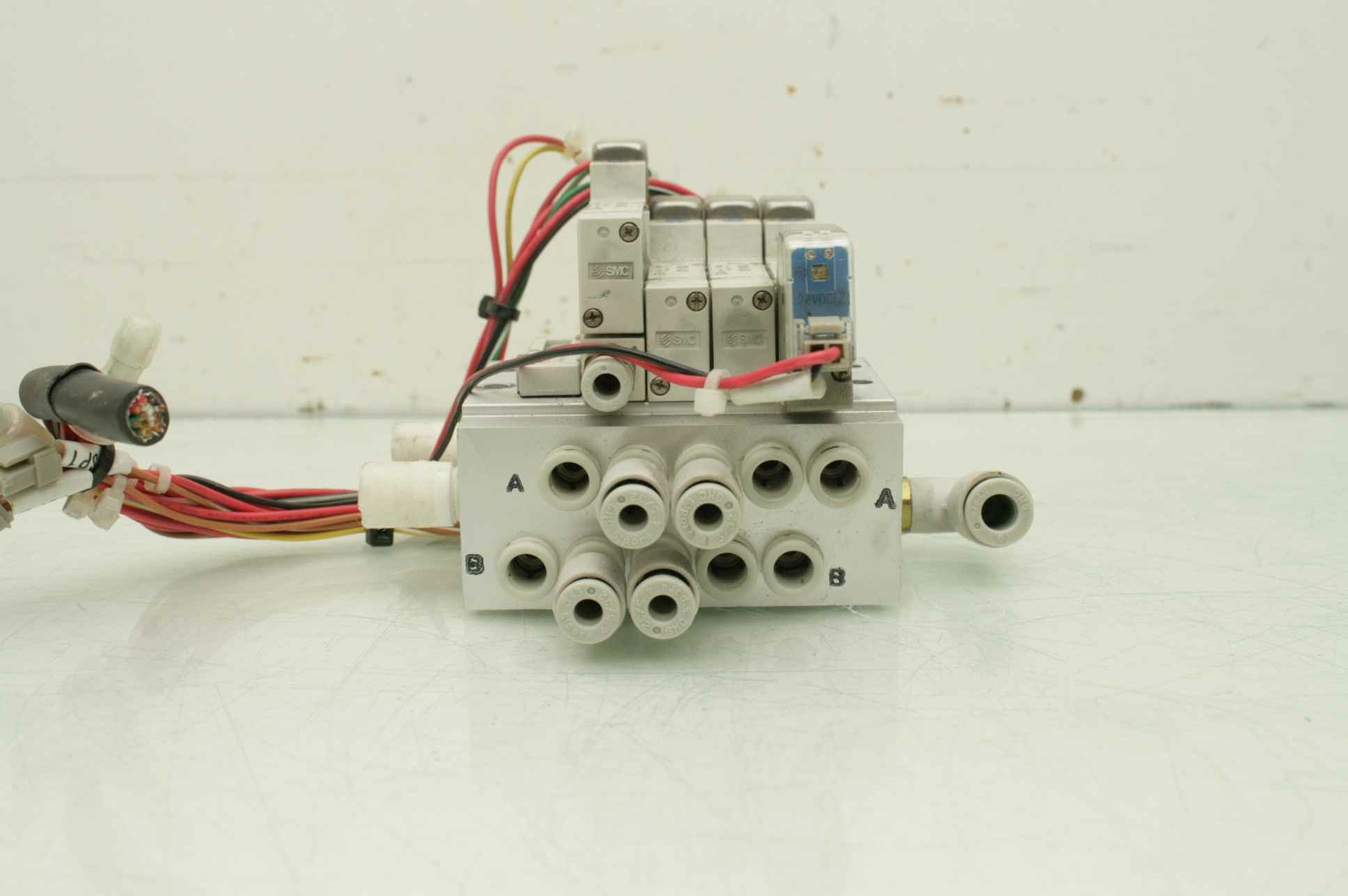SMC Manifold Block SY3000 w/ (4) Double Solenoid Valves (3) SY3140 (1 ...