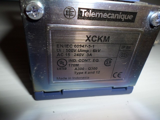 Telemecanique Cat Whisker Limit Switch XCKM106 for sale online | eBay