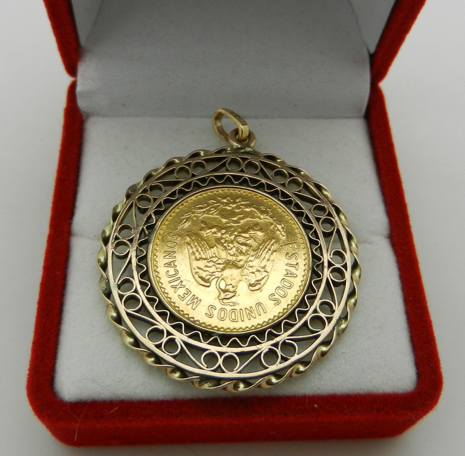 Vintage Medallion Frame .900 Gold Coin SINCO PESOS 19… - Gem