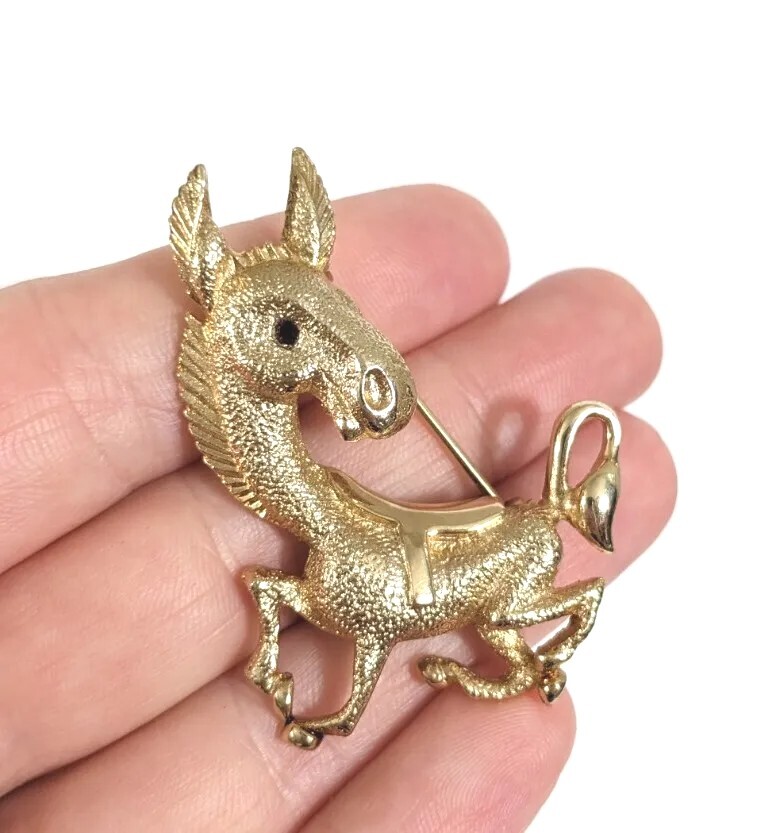 Donkey Shaped Gold Toned Vintage Figural Brooch - Dem… - Gem
