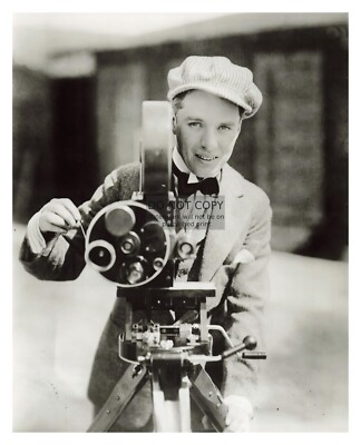 CHARLIE CHAPLIN BEHIND THE CAMERA 8X10 PUBLICITY PHOTO | eBay