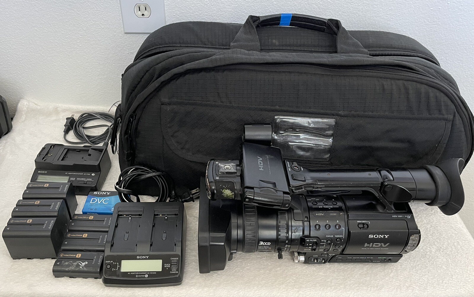 Sony HVR-Z1U Camcorder MINIDV HDV CAMERA .Bundle BAG Extra Charger And Batteries | eBay