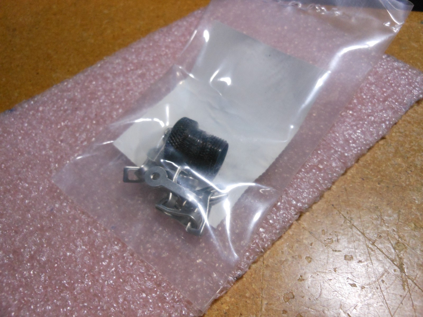GLENAIR CONNECTOR CAP W/CHAIN # M83723/59-18AC NSN: 5935-01-222-7555 ...