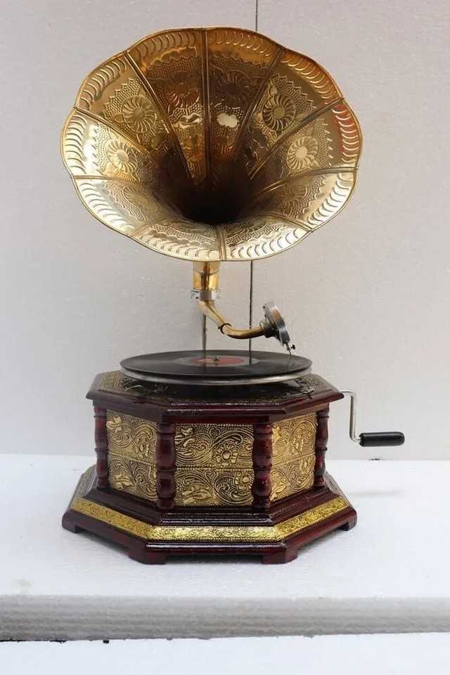 Antique Gramophone, Fully Functional Working Phonograph, win-up record ...