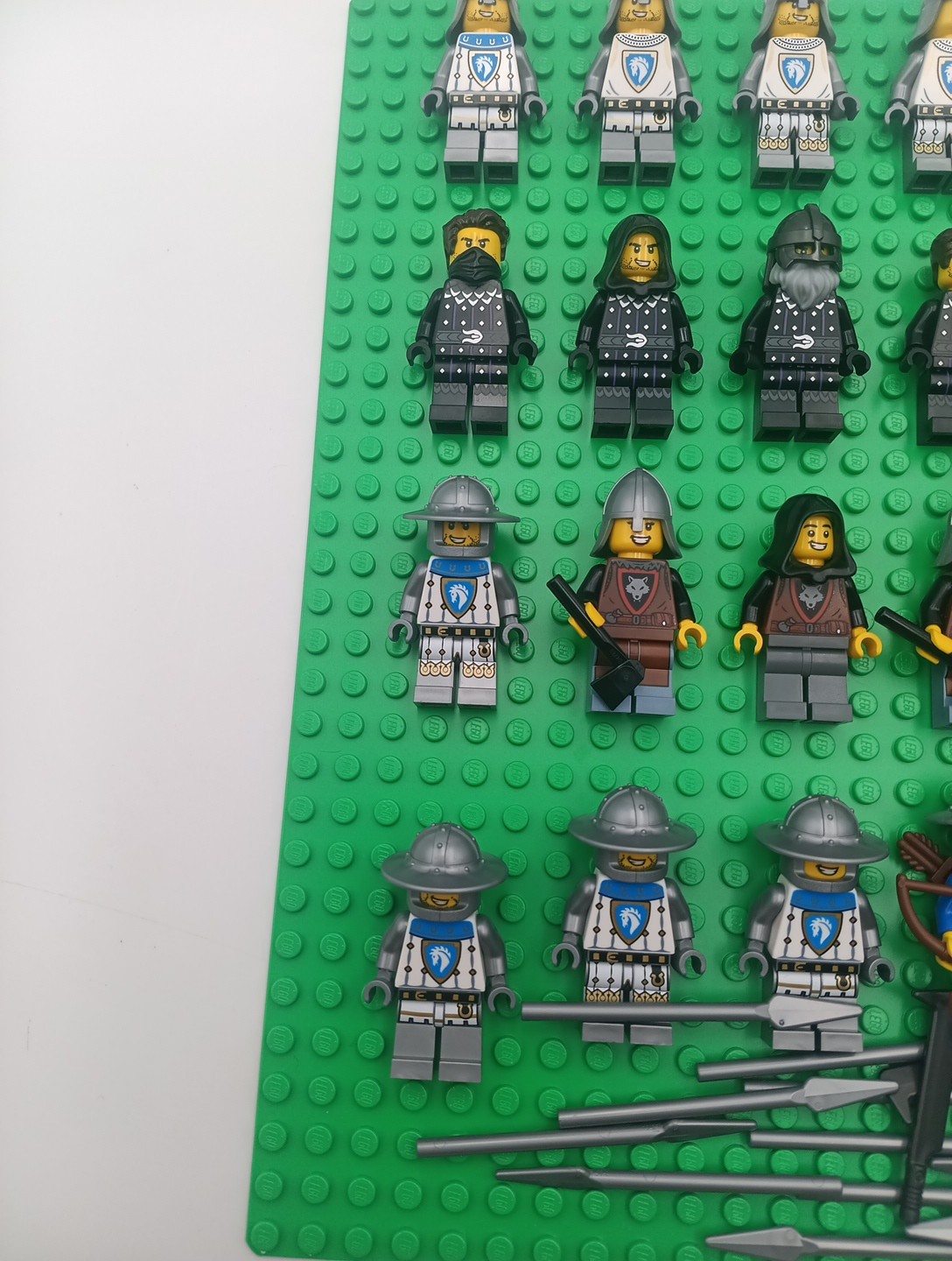 Lego Castle Medieval Minifigure Lot Serpent Lion Horse Knights Wolf ...