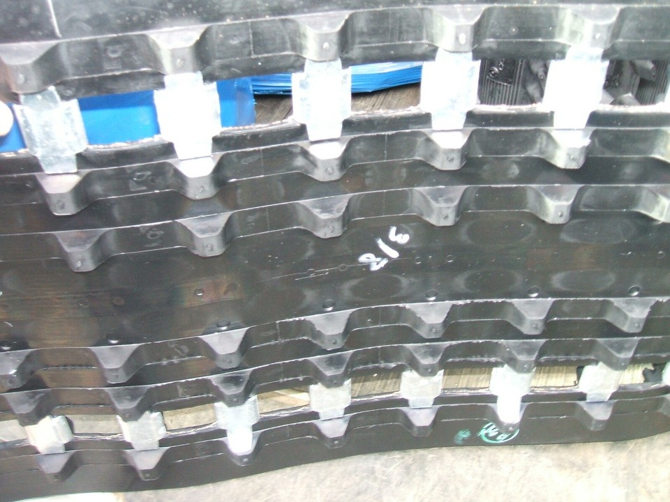 New Composit Snowmobile Track C35 121 X 15 X 1.38" Lug 2.52 Pitch ...