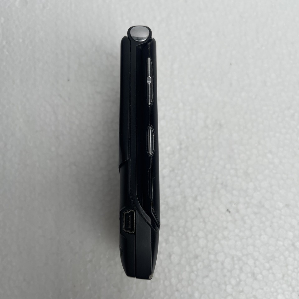 MOTOROLA Silver RAZR V3 Ultra Slim Flip Mobile Phone. BOXED (2006 ...