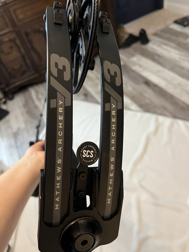 Mathews V3 31 Compound Bow Right-Handed 28" 70lbs Black With ...