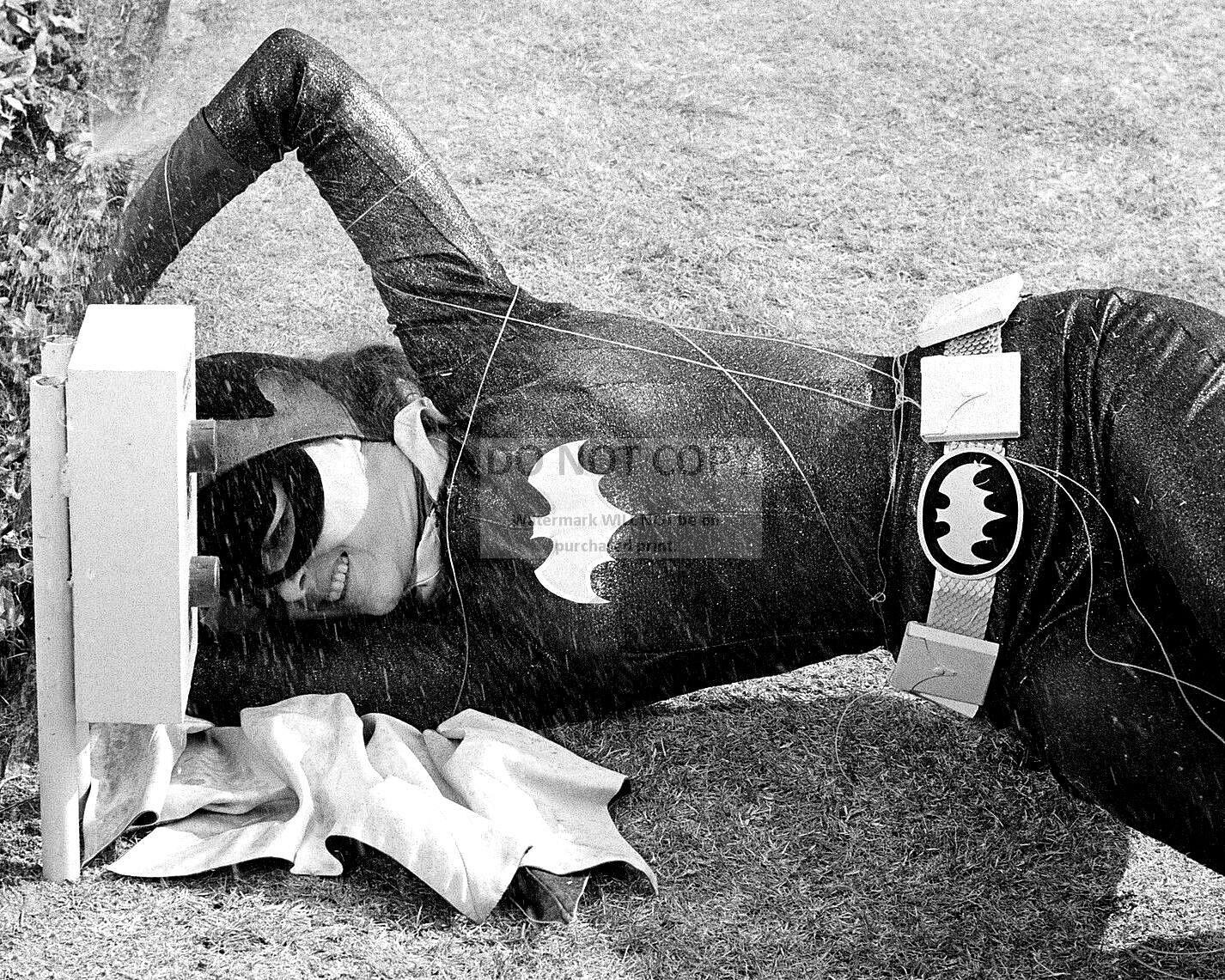 YVONNE CRAIG AS "BATGIRL" IN THE TV SERIES "BATMAN" 8X10 PUBLICITY ...