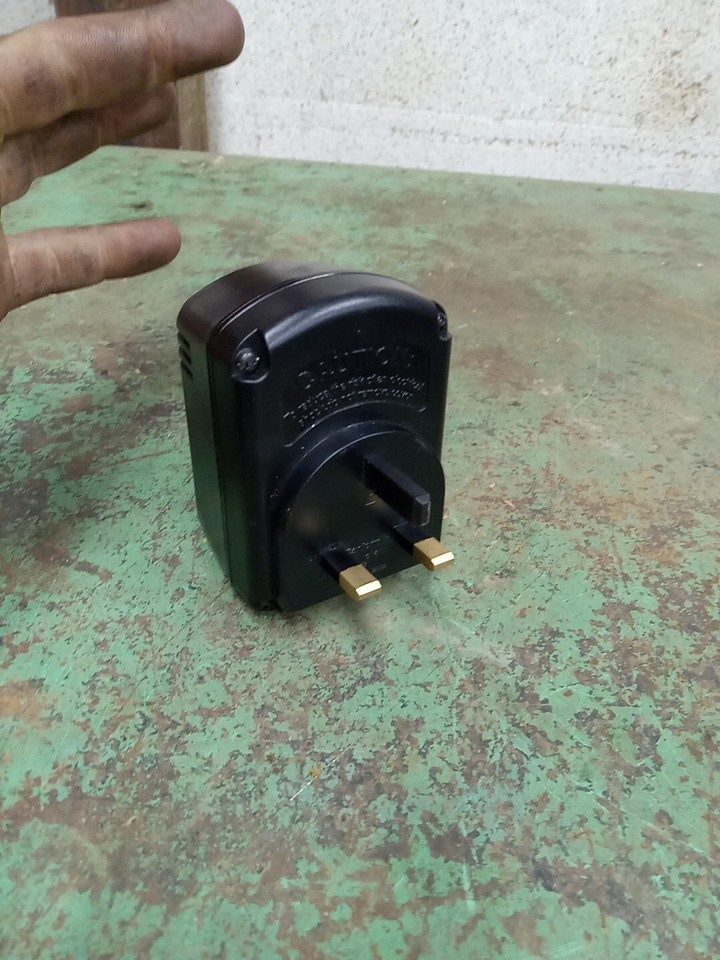 Sunpower 45 Watts Plug-In Voltage Converter—MW2P045 — 230/240V to 110 ...