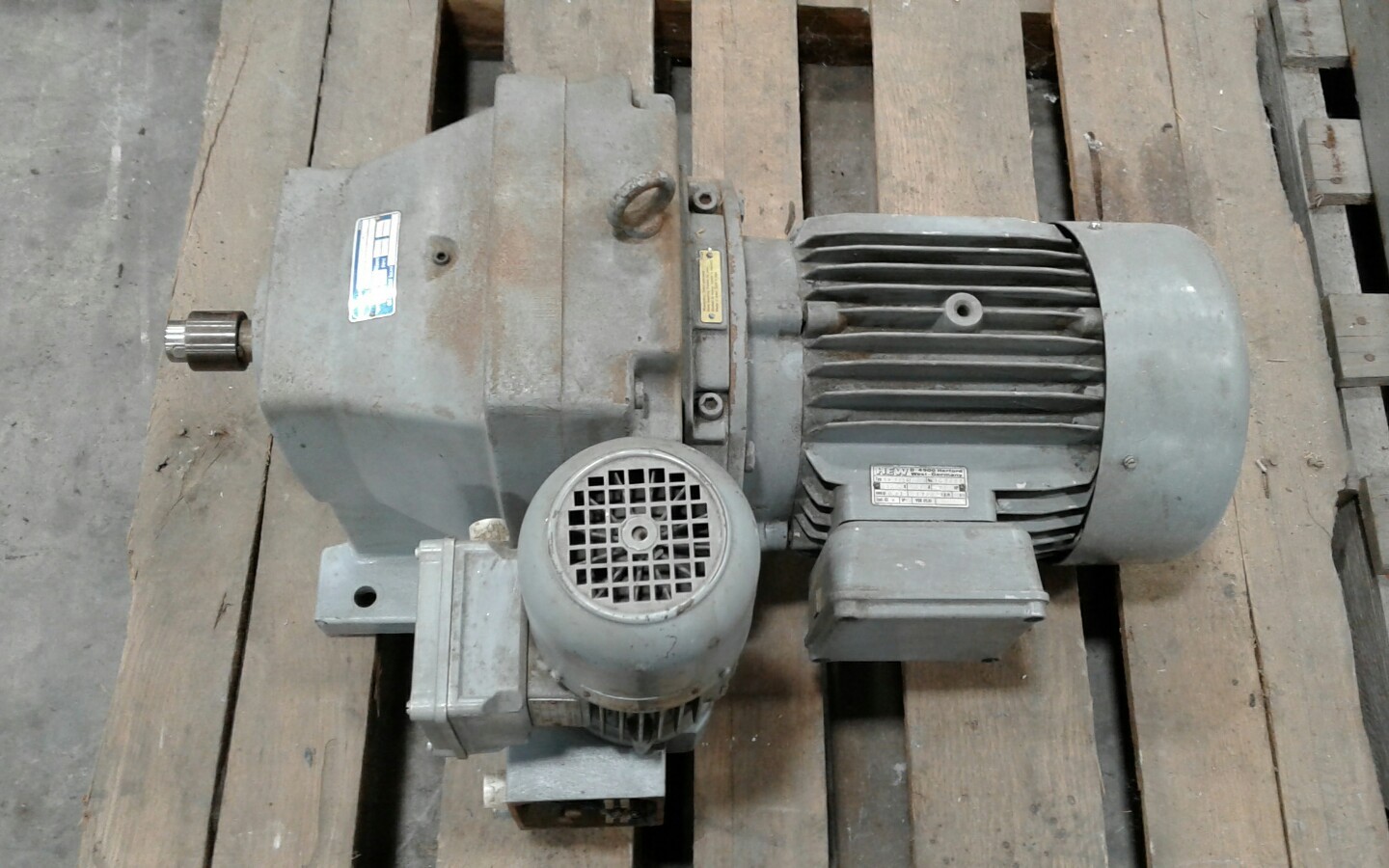 HEW RF132S/4 Motor w Gearbox and Brake 7.5 HP 1725RPM 480V #1039KWJ134 ...