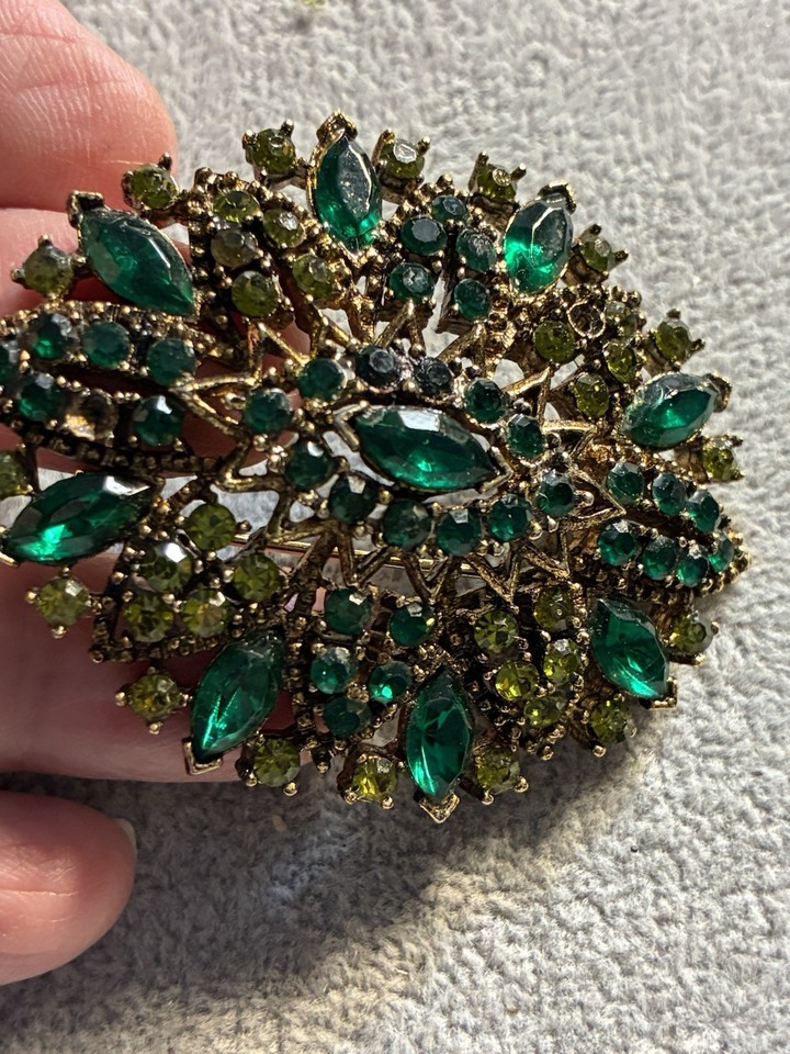 Signed Weiss Vintage Emerald Green & Peridot Rhinestone Layered Brooch ...