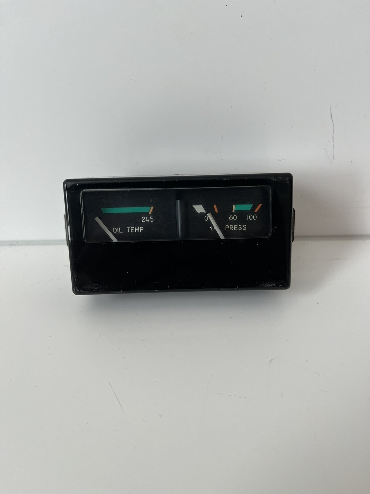 Cessna Oil Temperature / Oil Pressure Gauge Cluster | C669512-0102 ...