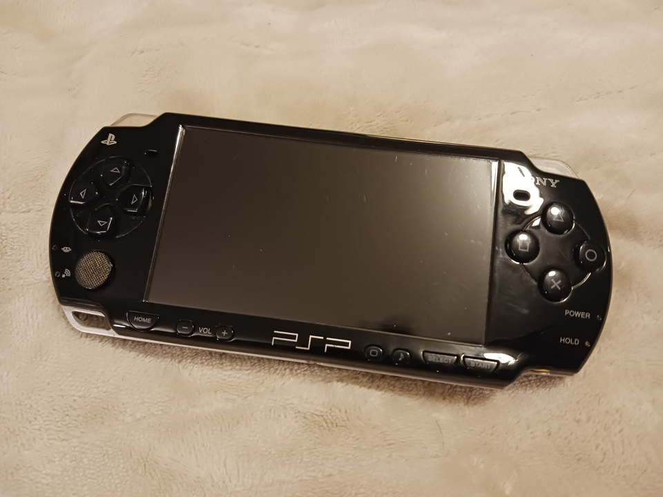 PSP-2001 Sony PlayStation Portable PSP For Parts ASIS Powers on, won’t ...