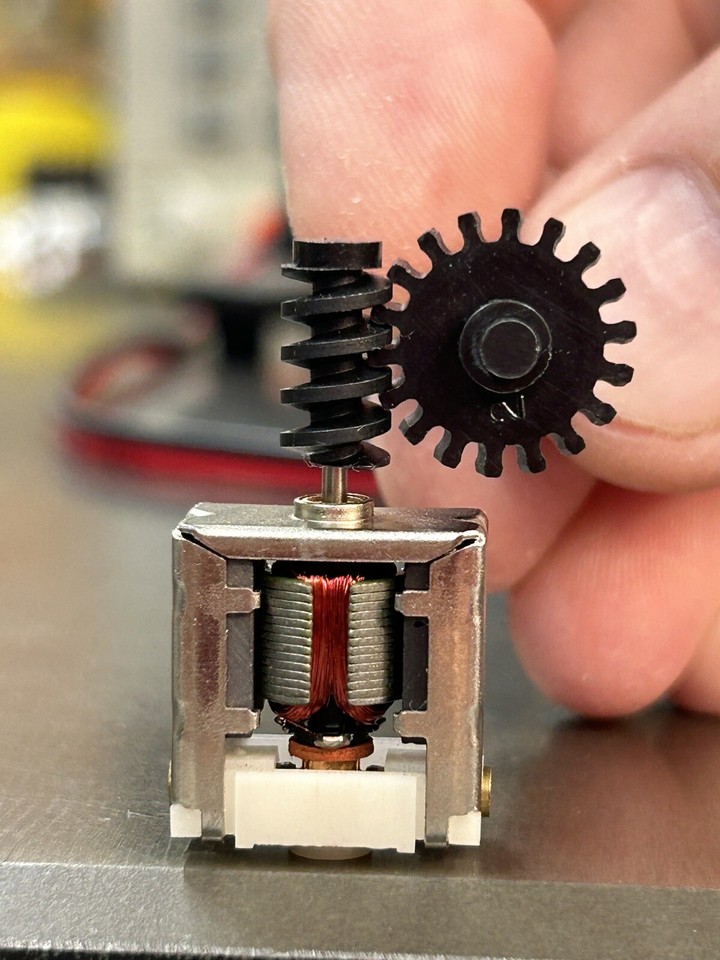 QTY 1 MABUCHI HO GAUGE 020 MOTOR WITH WORM SQUARE 9-12 VDC WITH WORM ...